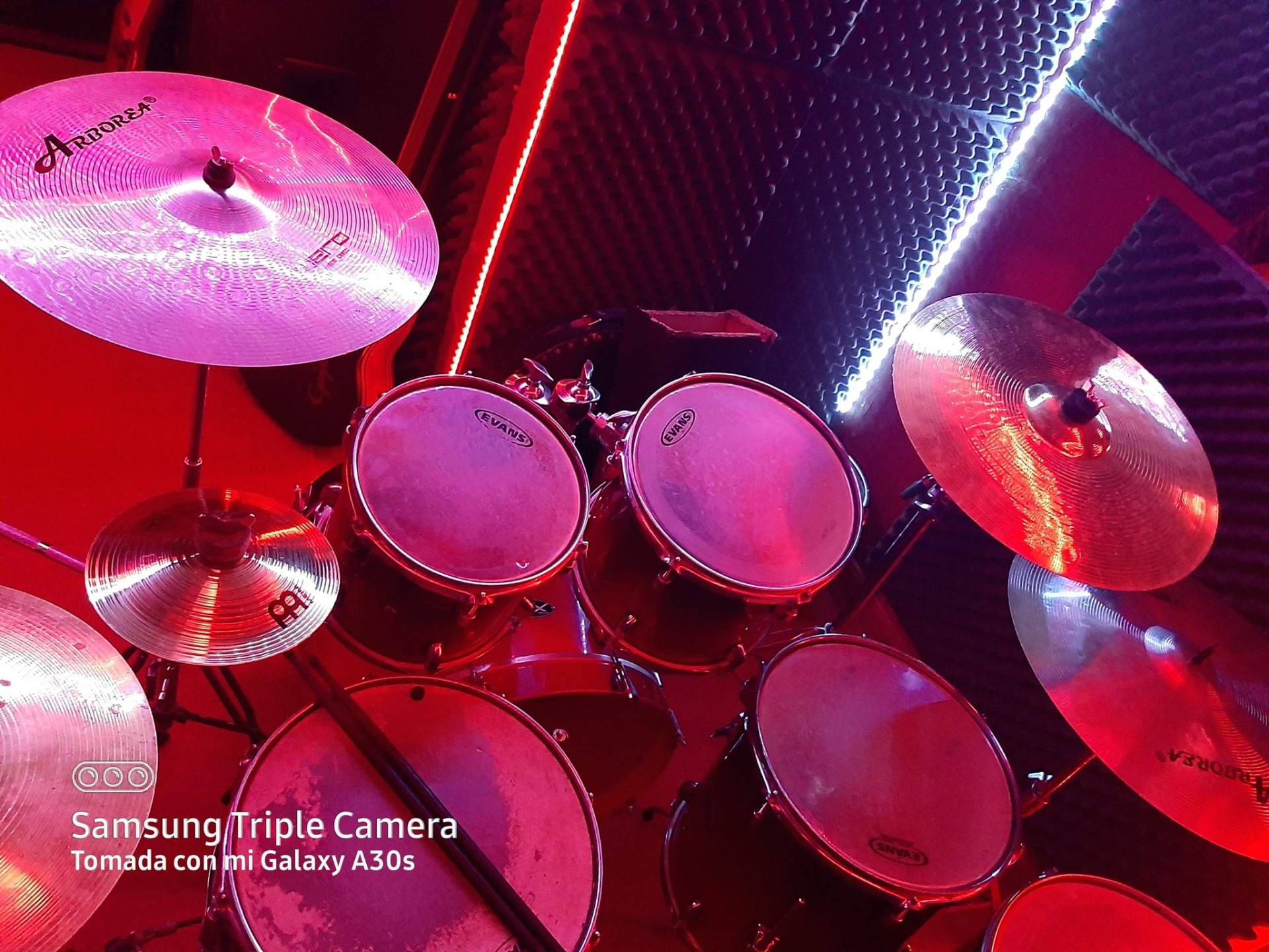 SoundWave Studios®© 2025